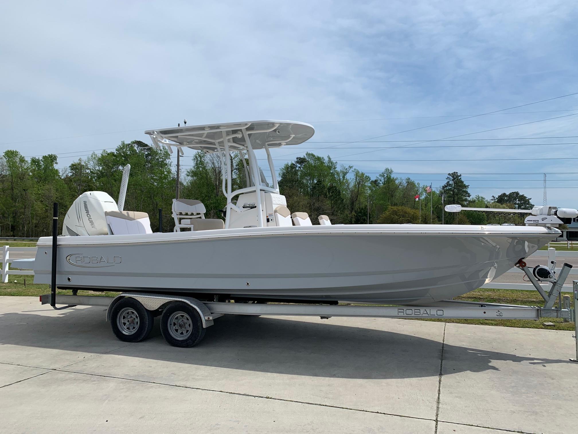2019 Robalo 246 Cayman Alloy Gray For Sale In NC - Angler's Marine ...