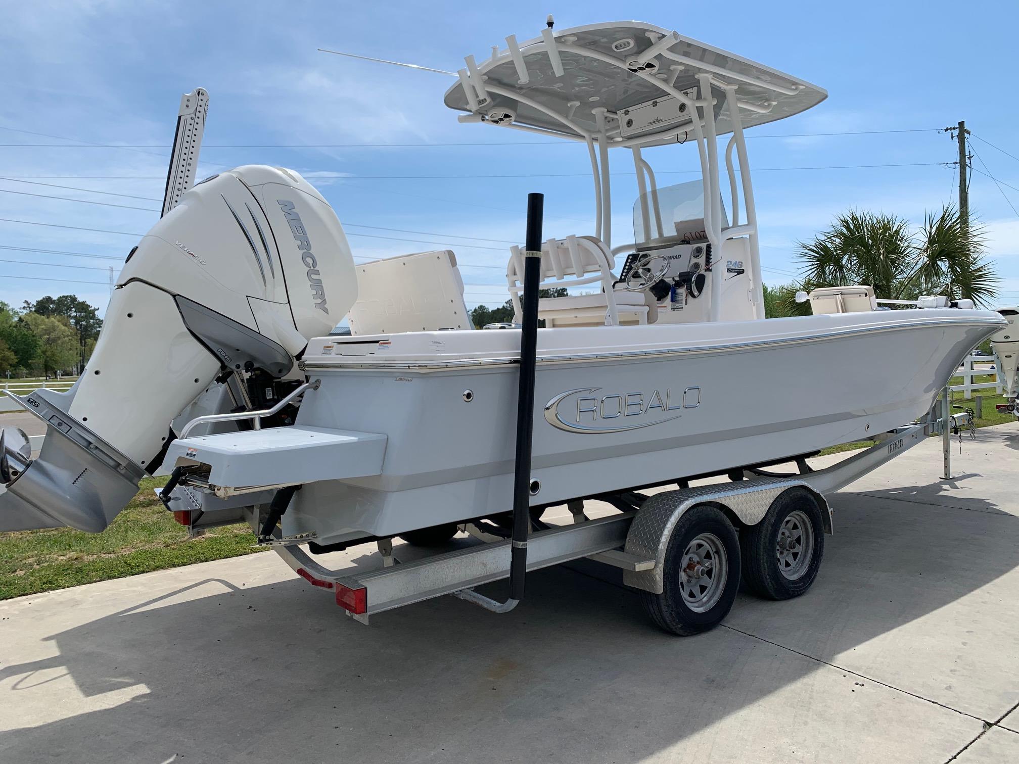 2019 Robalo 246 Cayman Alloy Gray For Sale In NC - Angler's Marine ...
