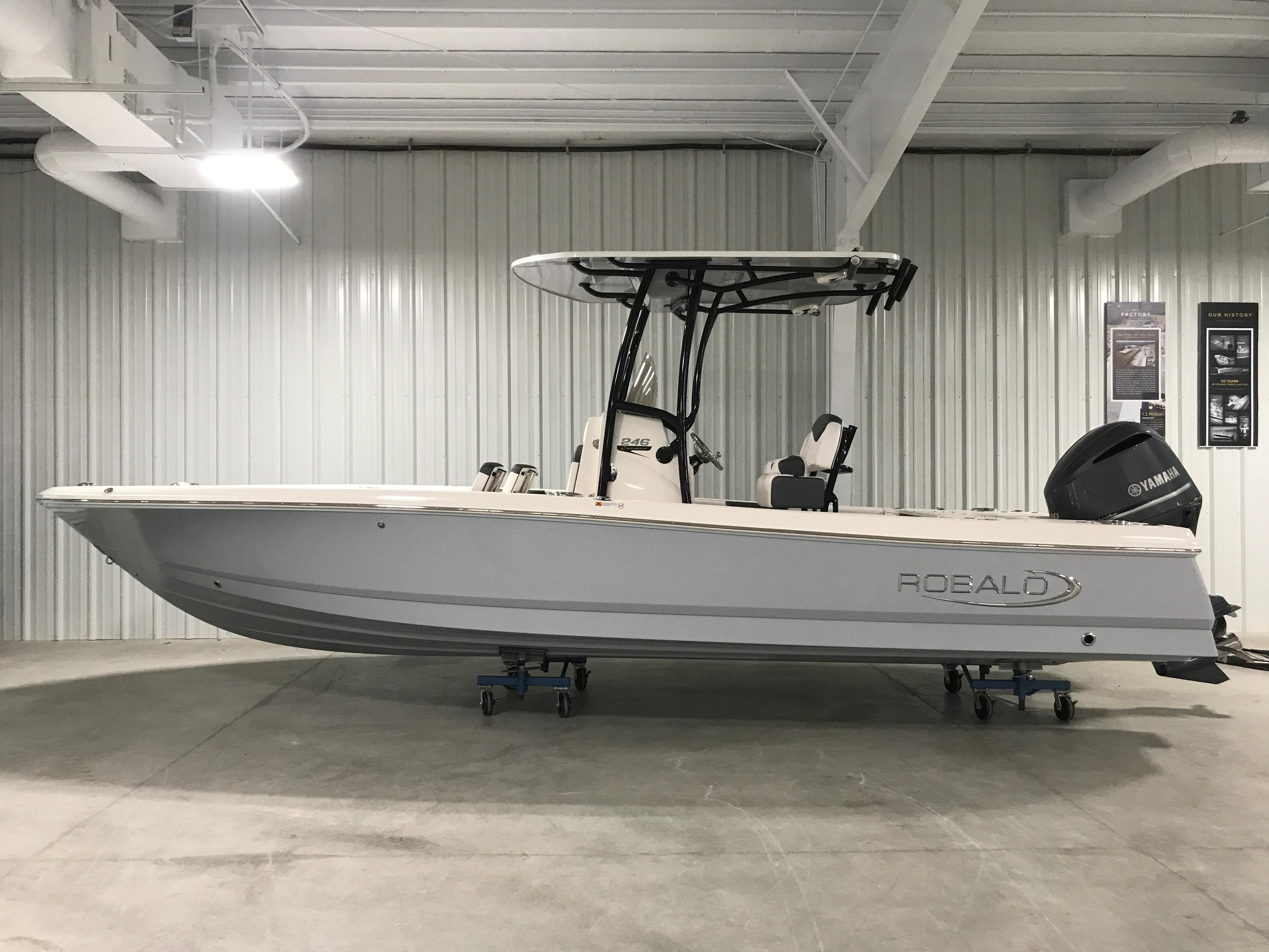 2020 Robalo 246 Cayman Alloy Gray (ON ORDER) For Sale In NC - Angler's ...