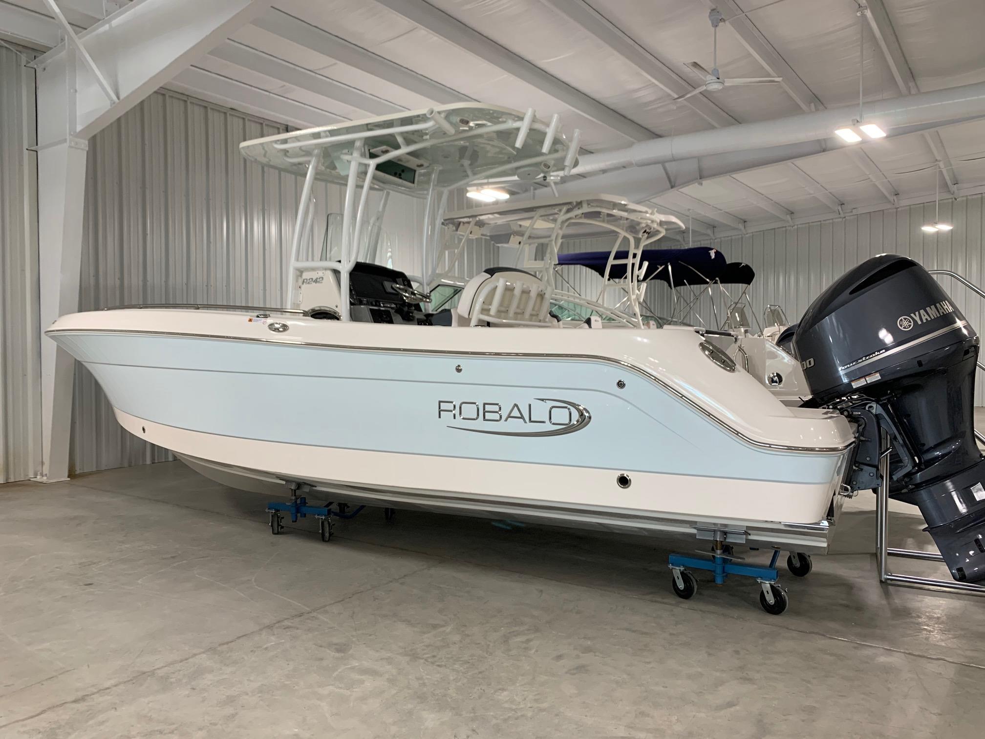 2020 Robalo R242 Explorer Ice Blue/White #M0137 For Sale In NC - Angler ...