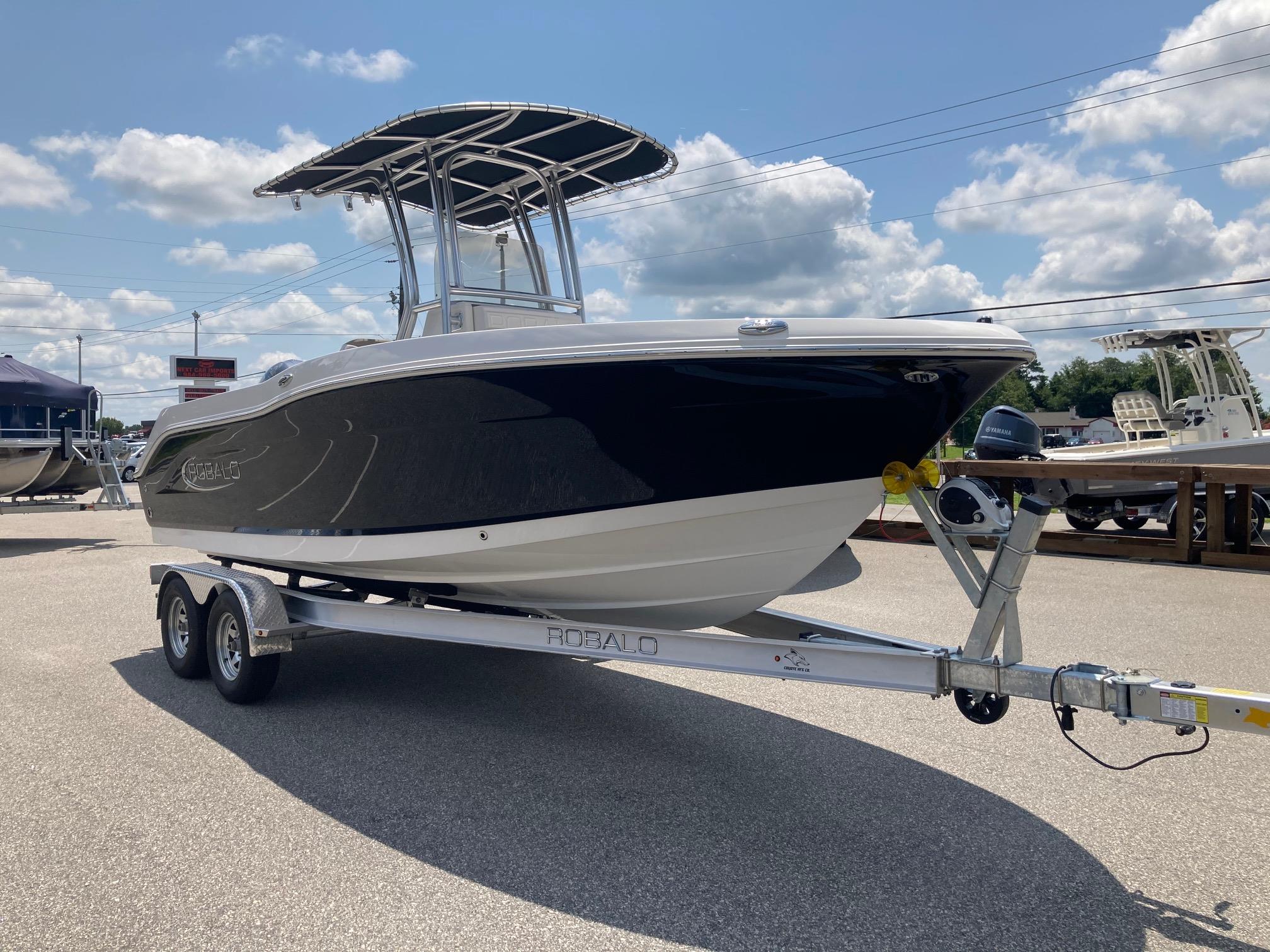 2021 Robalo R200 Deepwater Black For Sale In NC - Angler's Marine - 910 ...