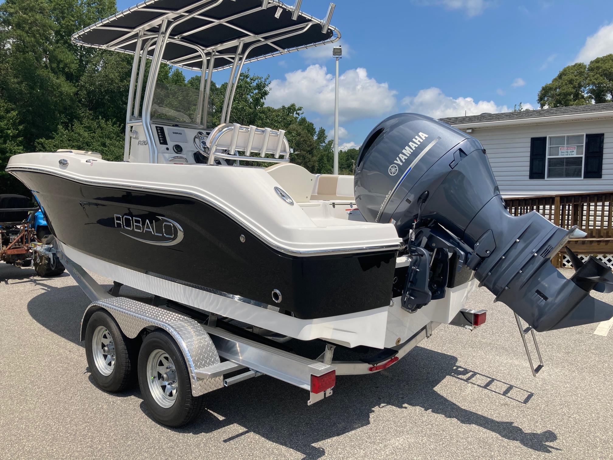 2021 Robalo R200 Deepwater Black For Sale In NC - Angler's Marine - 910 ...