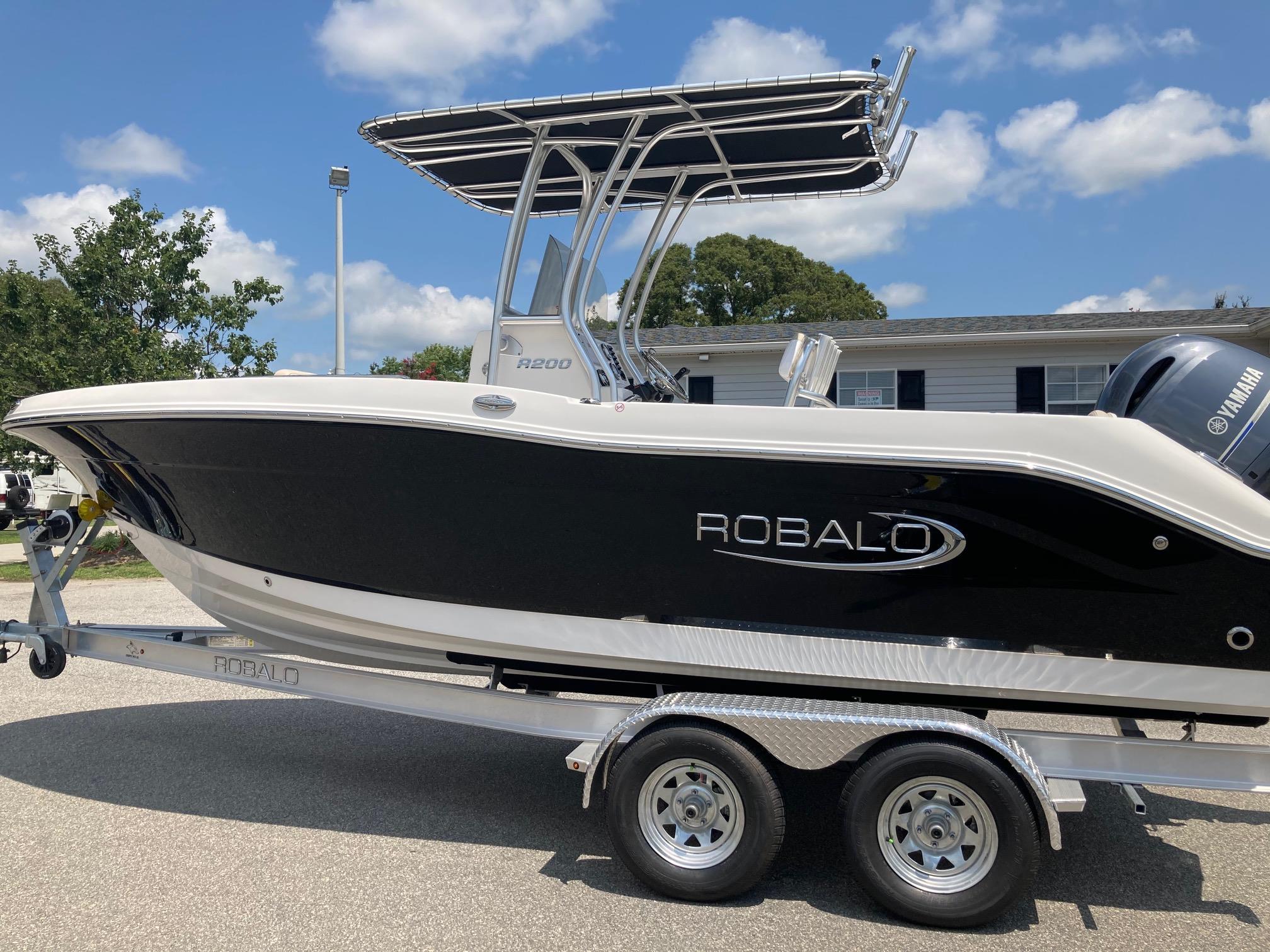 2021 Robalo R200 Deepwater Black For Sale In NC - Angler's Marine - 910 ...