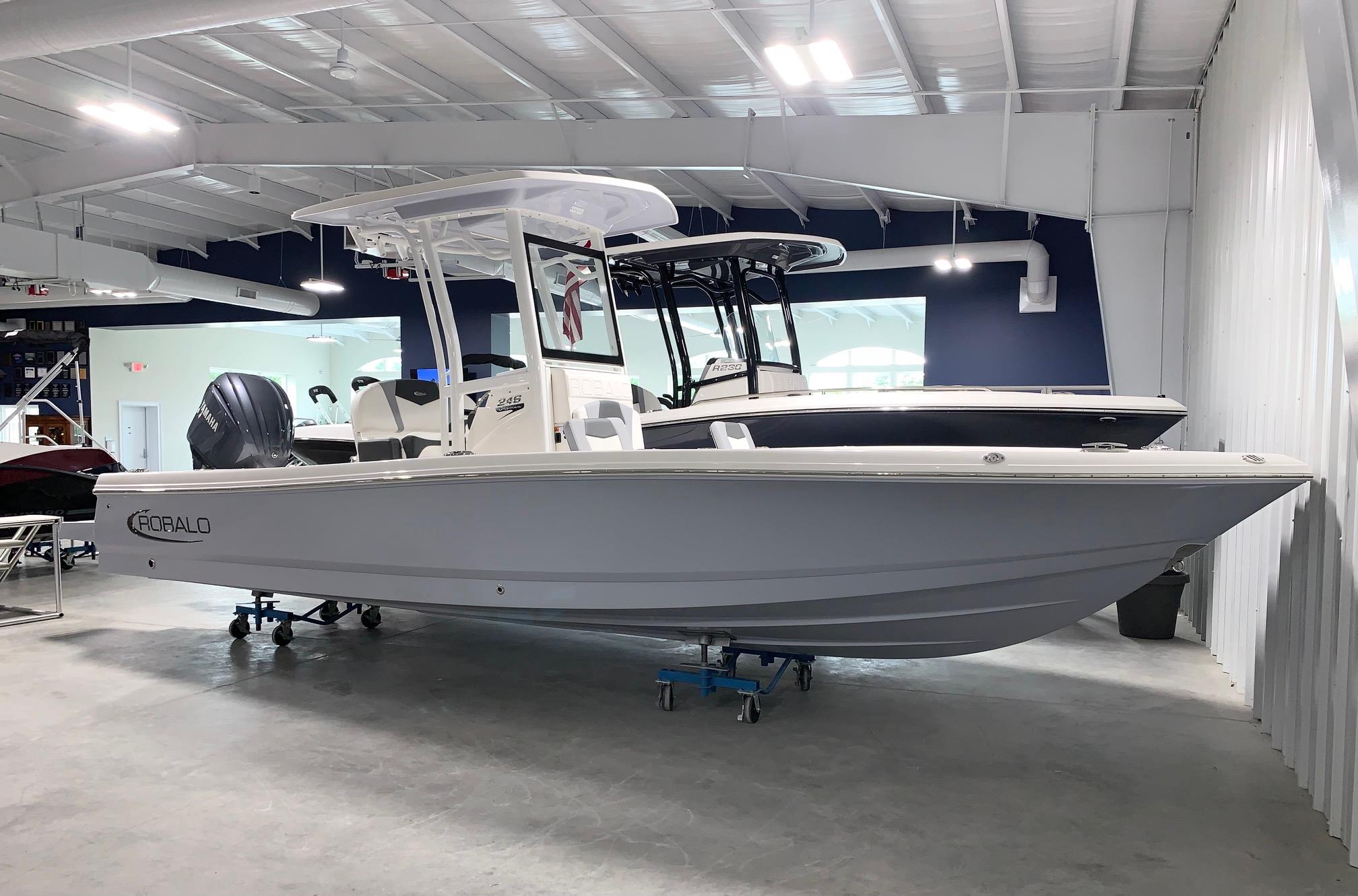 2023 Robalo 246 Cayman Alloy Gray For Sale In NC - Angler's Marine ...