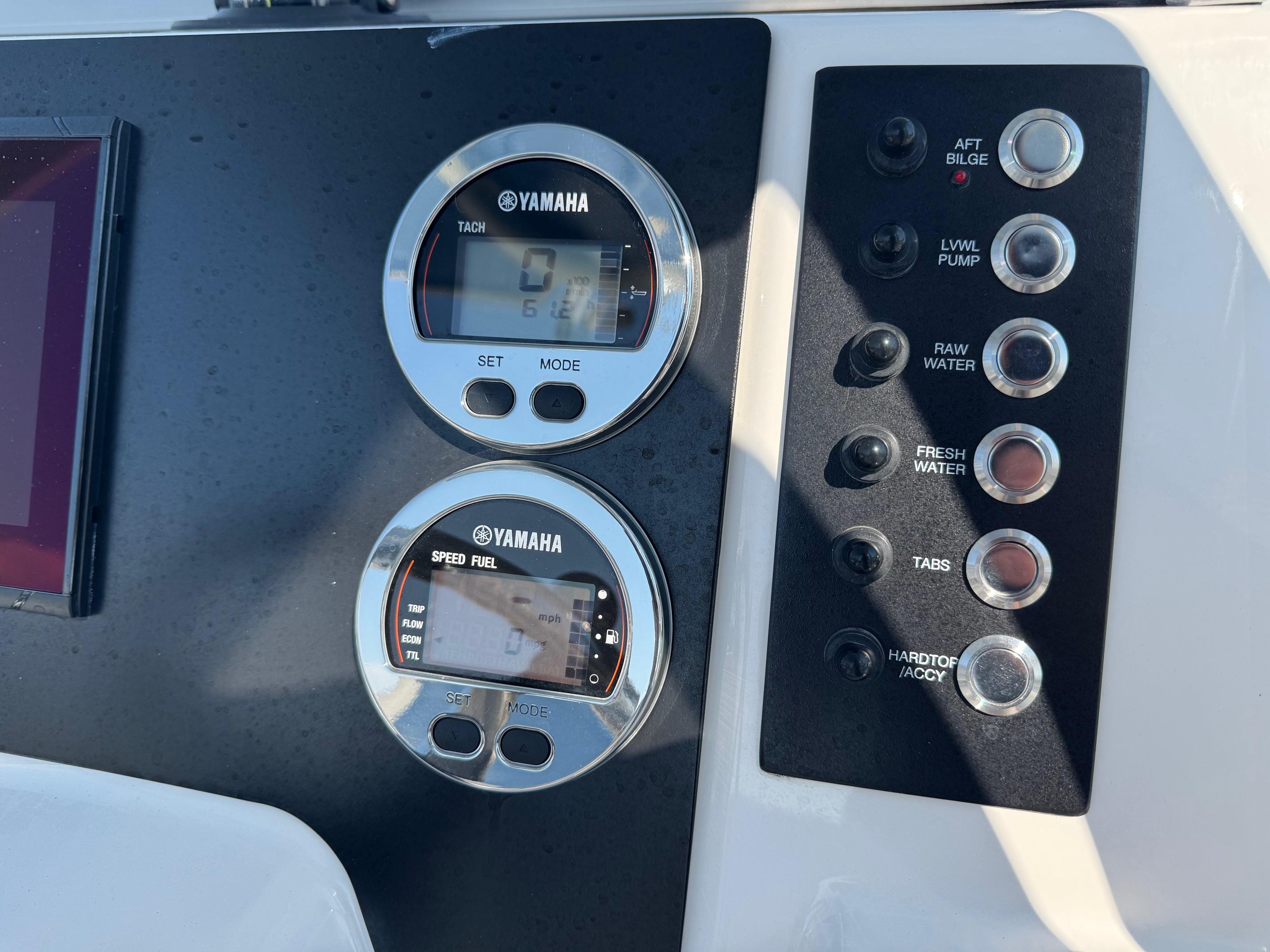 Used 2023 Robalo R222 Explorer Boat for Sale | Anglers Marine