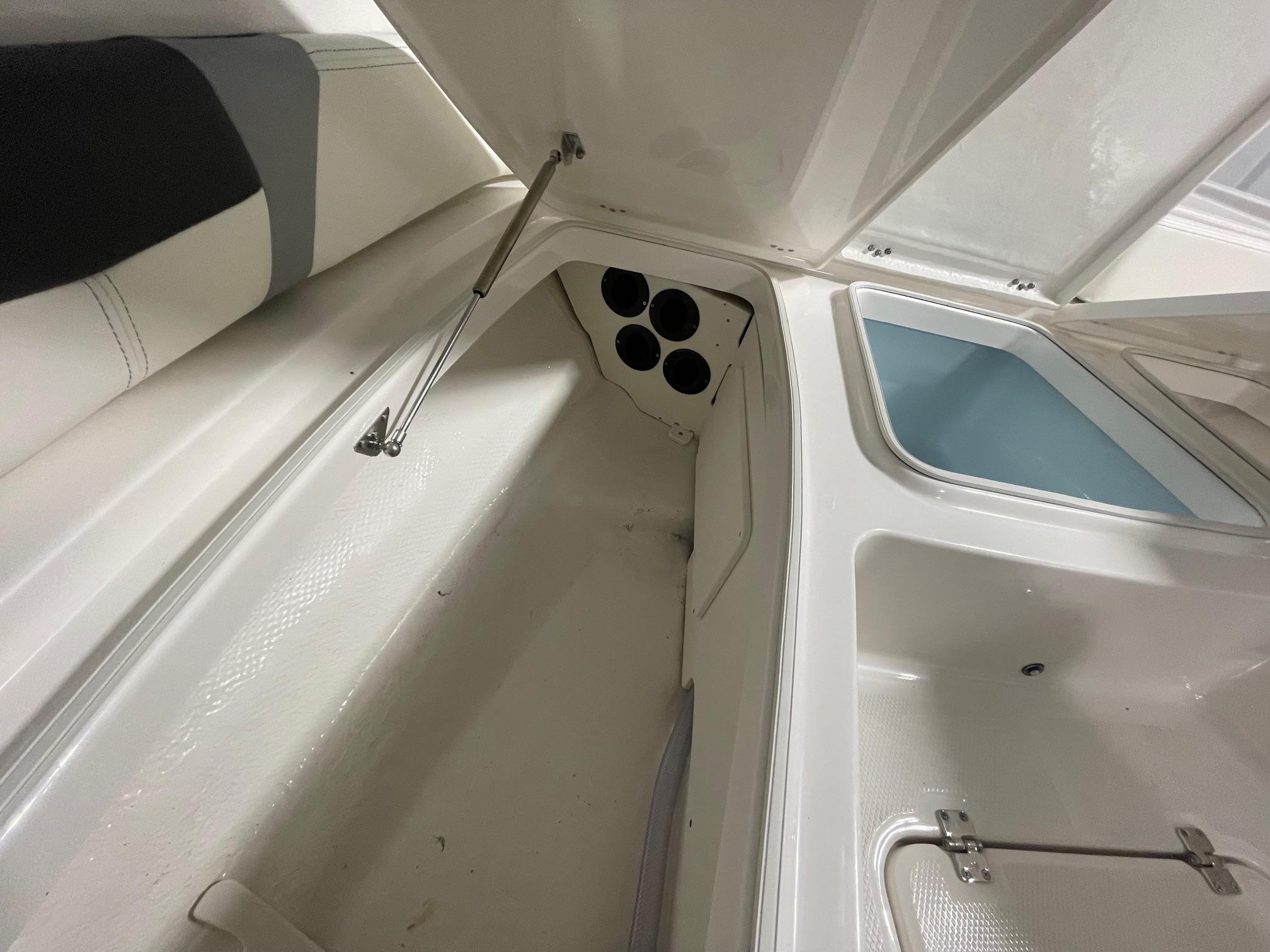 New 2026 Robalo 226 Cayman Alloy Gray Boat for Sale | Anglers Marine