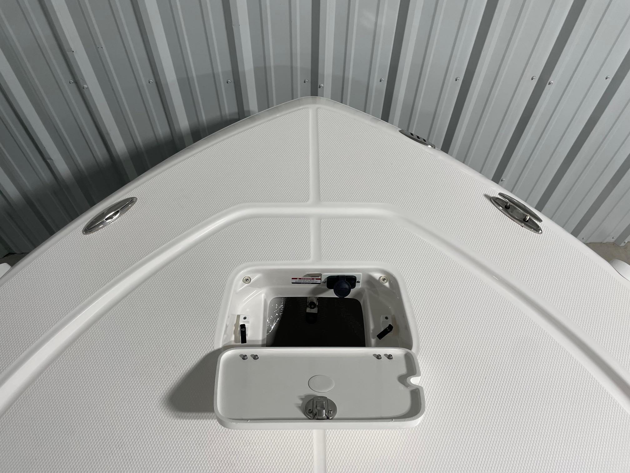 New 2026 Robalo 226 Cayman Alloy Gray Boat for Sale | Anglers Marine