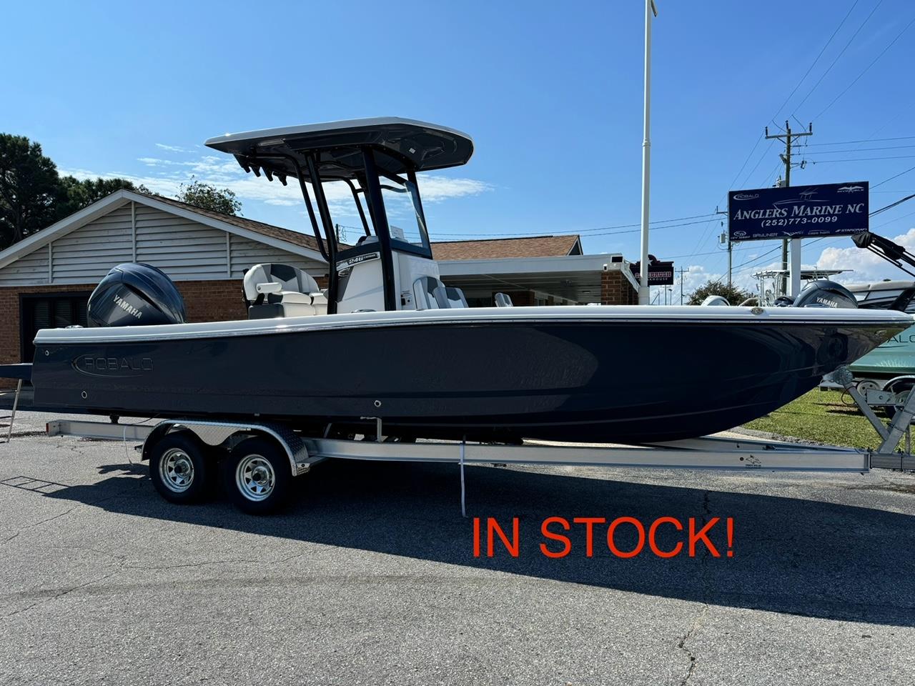 New 2025 Robalo 246 Cayman Shark Gray Boat for Sale | Anglers Marine
