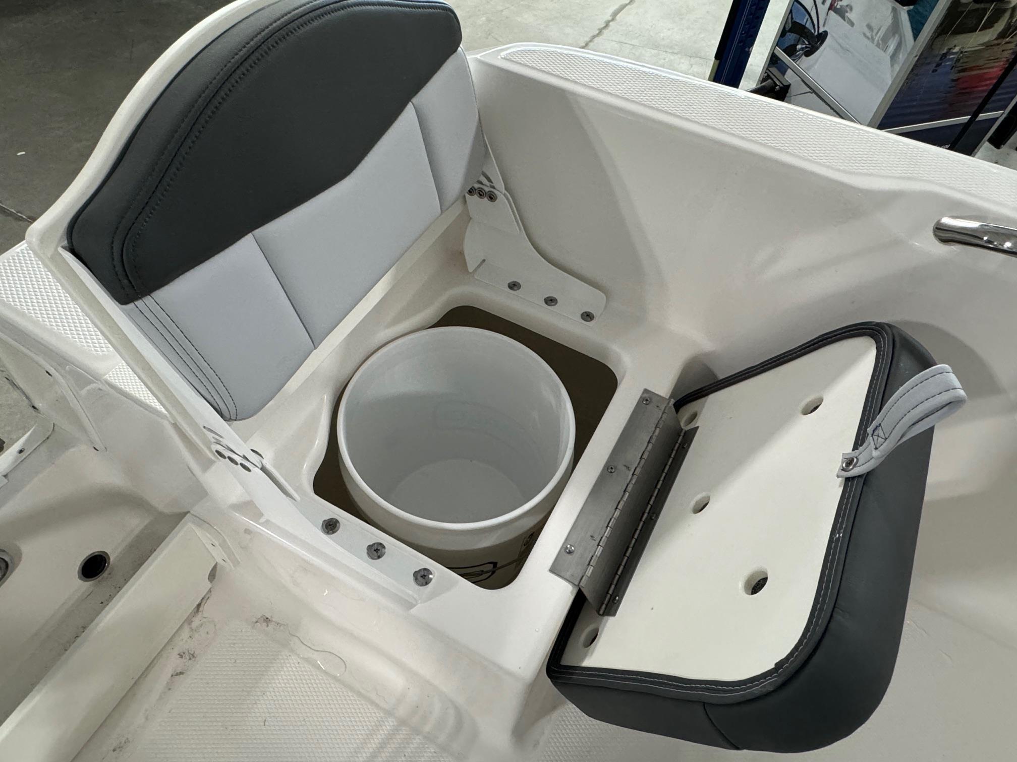 New 2025 Robalo R160 Alloy Gray/White Boat for Sale | Anglers Marine