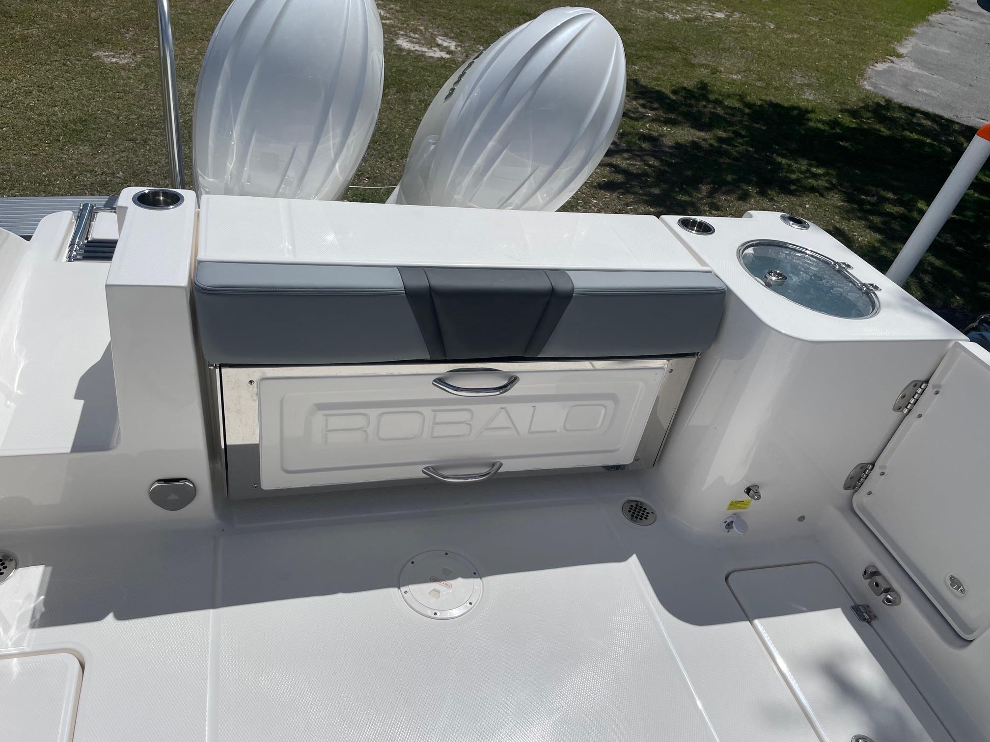 New 2025 Robalo R250 Alloy Gray Boat for Sale | Anglers Marine