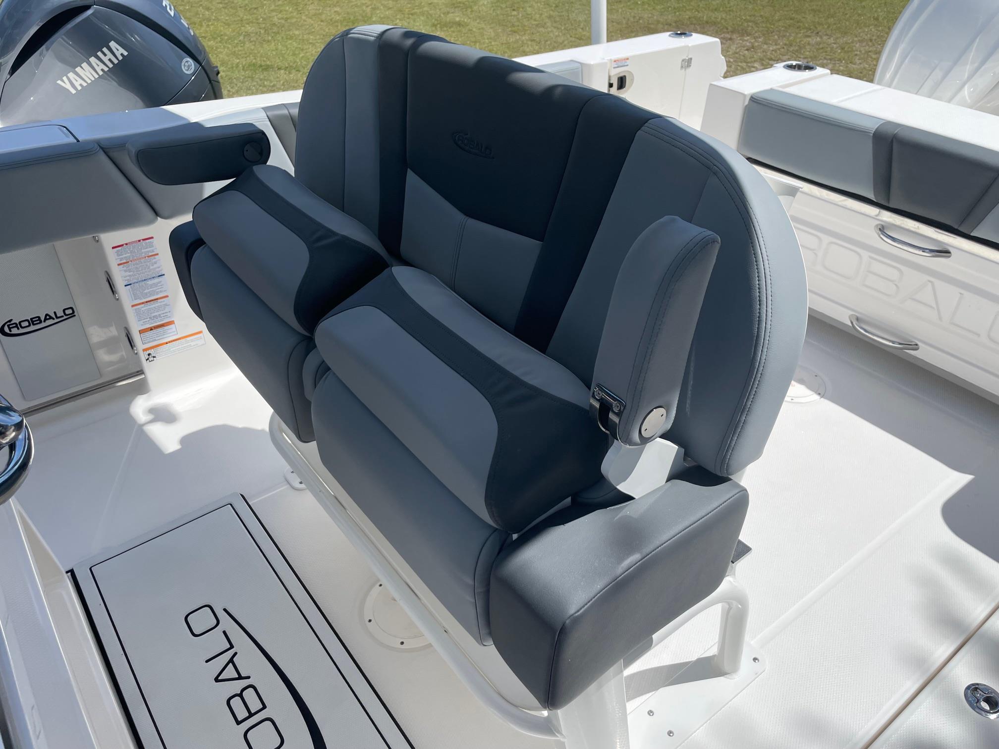 New 2025 Robalo R250 Alloy Gray Boat for Sale | Anglers Marine