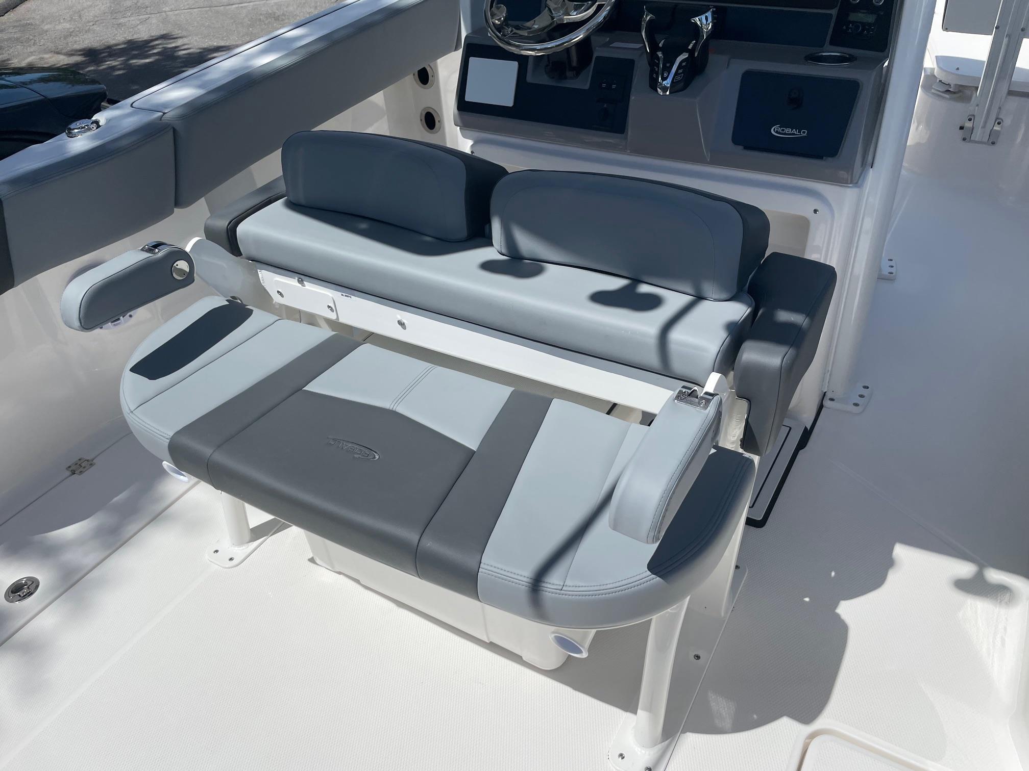 New 2025 Robalo R250 Alloy Gray Boat for Sale | Anglers Marine