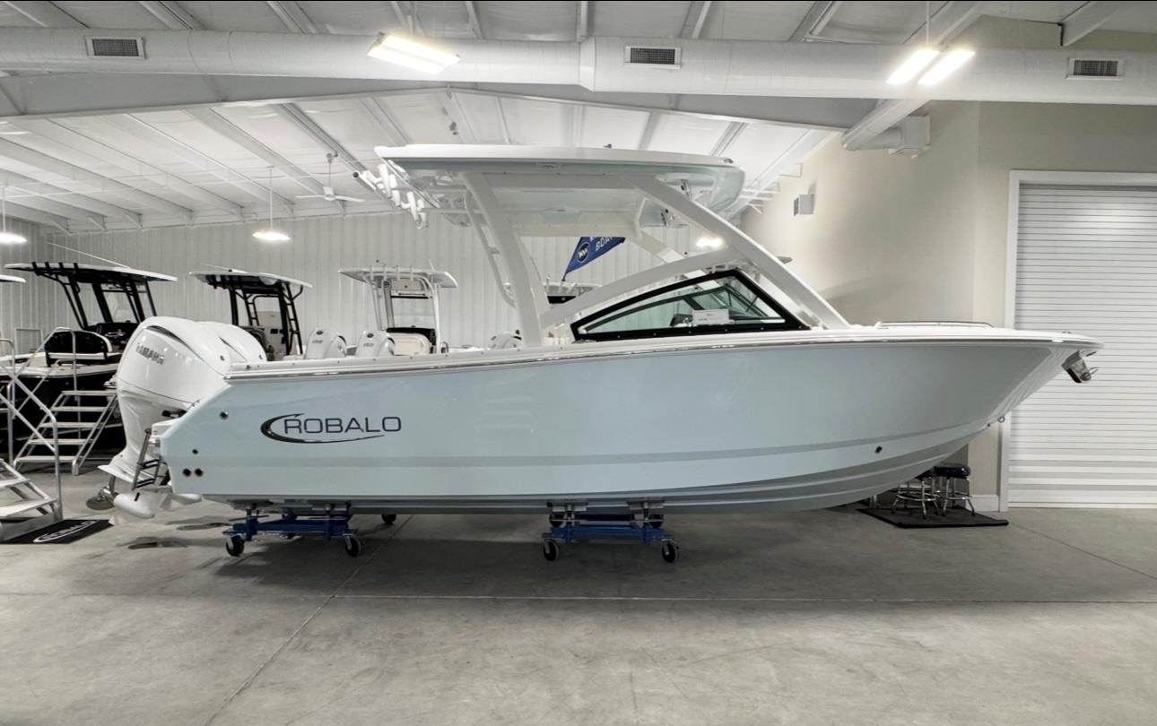 New 2026 Robalo R257 Ice Blue Boat for Sale | Anglers Marine