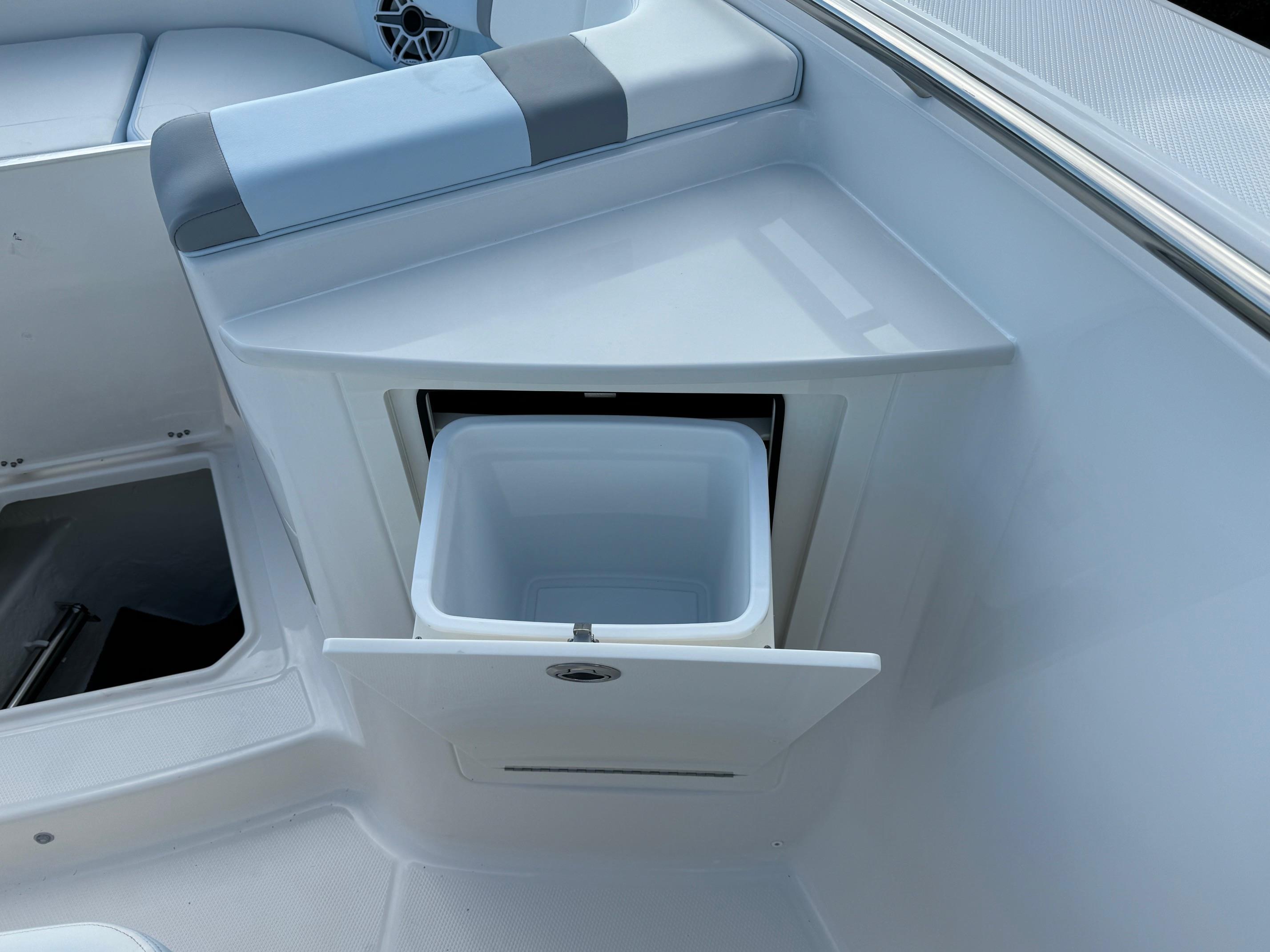 New 2025 Robalo R360 Ice Blue/White Boat for Sale | Anglers Marine