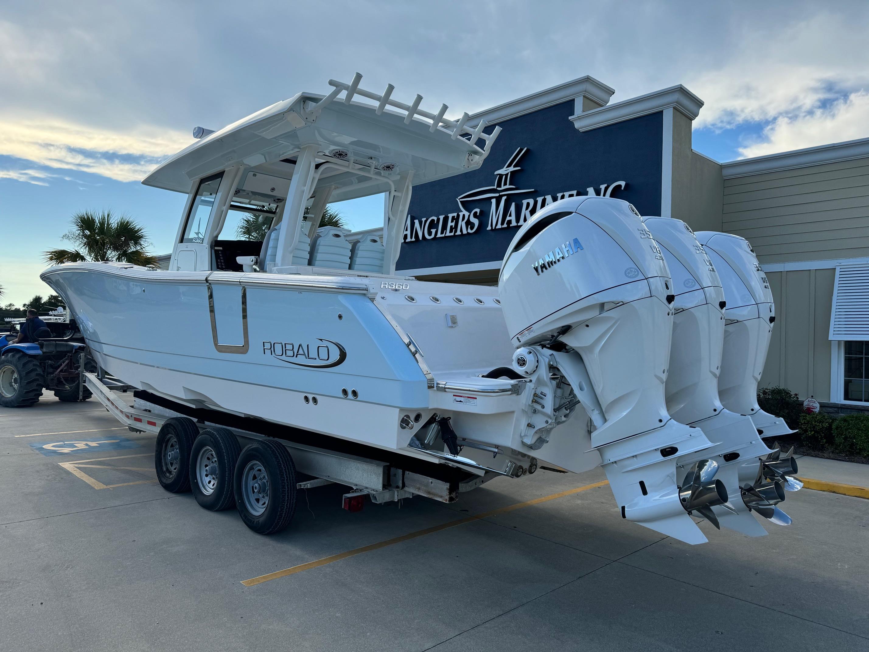 New 2025 Robalo R360 Ice Blue/White Boat for Sale | Anglers Marine
