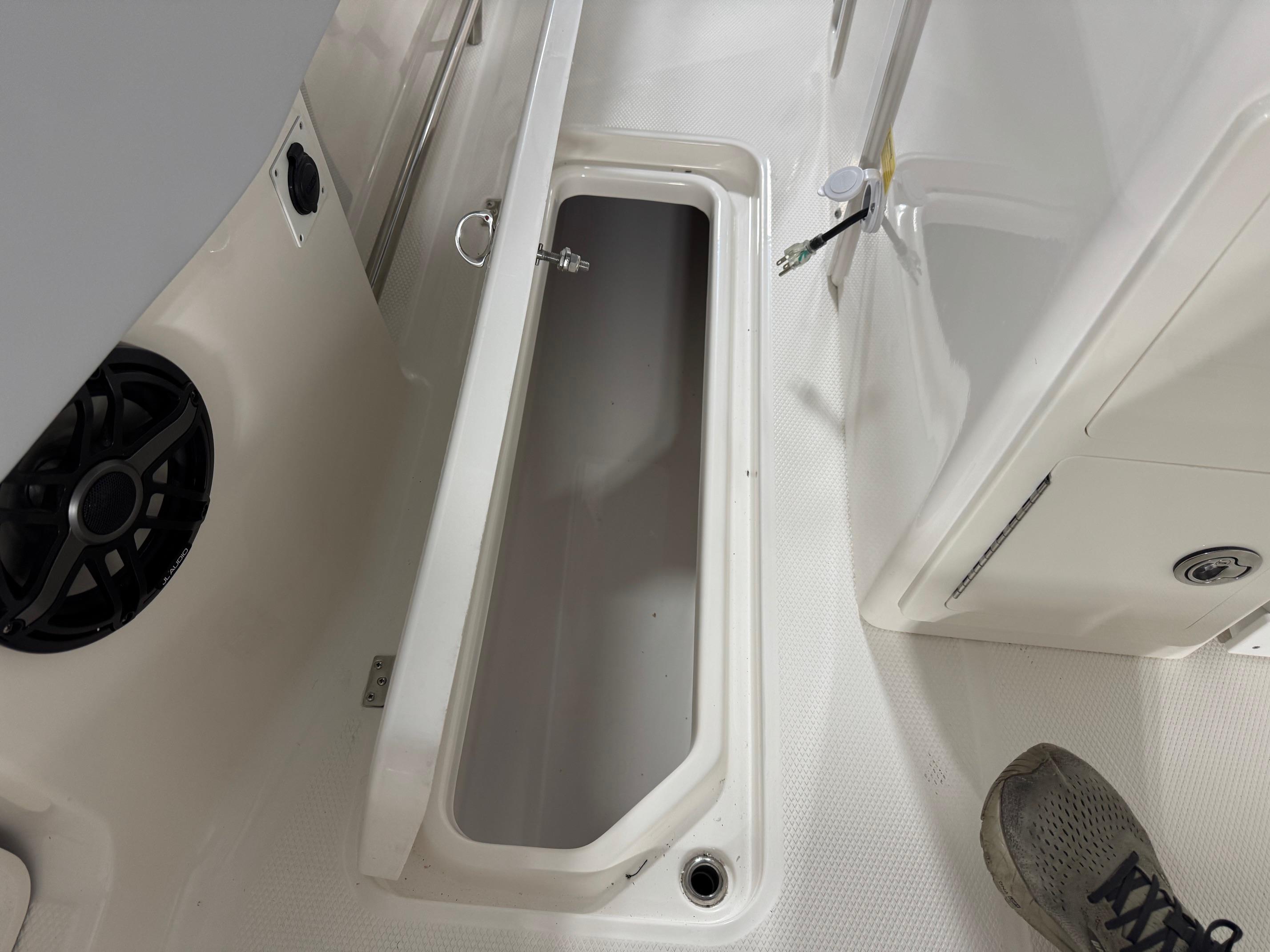 New 2026 Robalo R300 Alloy Gray Boat for Sale | Anglers Marine