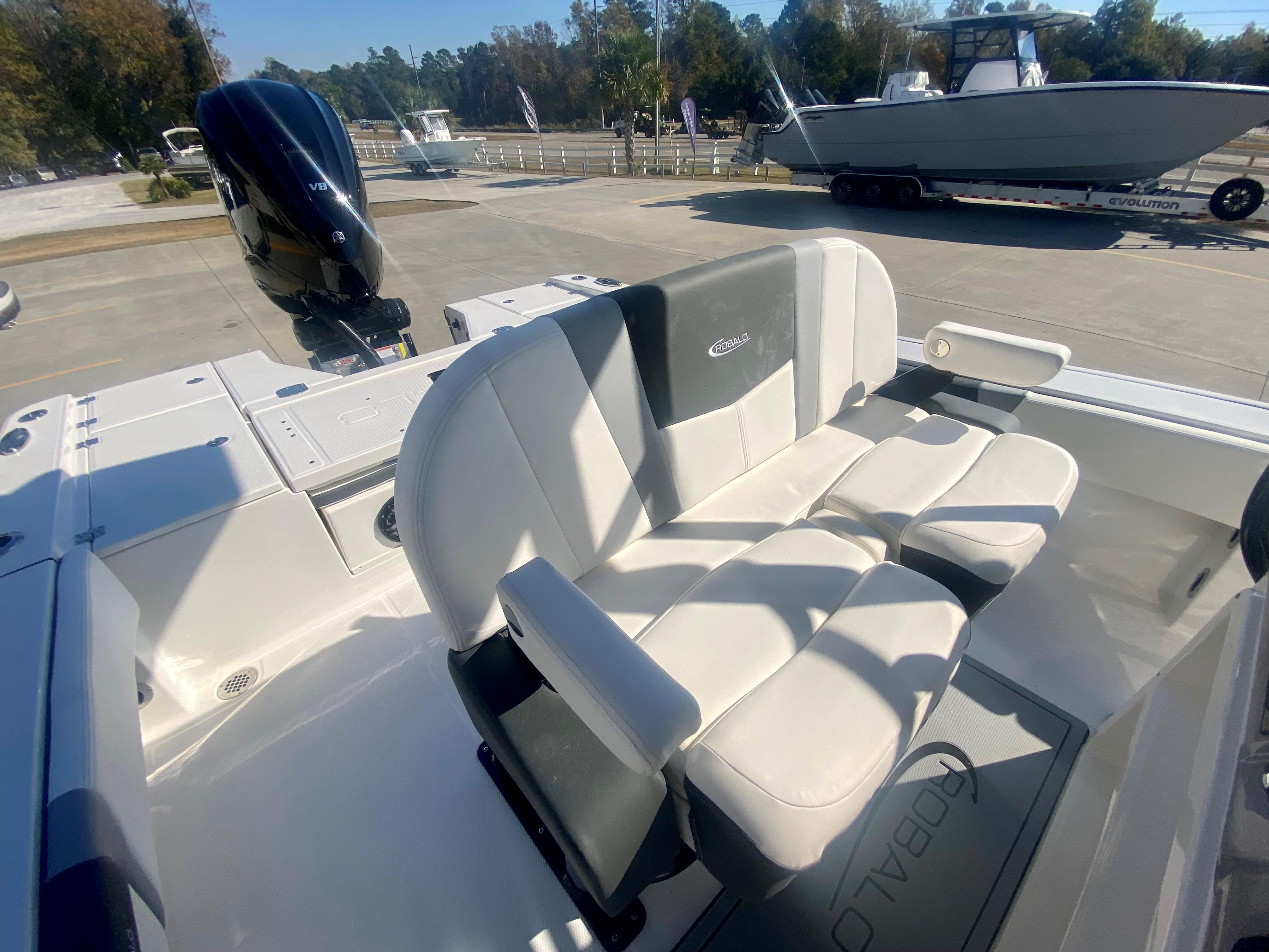 New 2024 Robalo 266 Cayman SkyDeck Boat for Sale | Anglers Marine