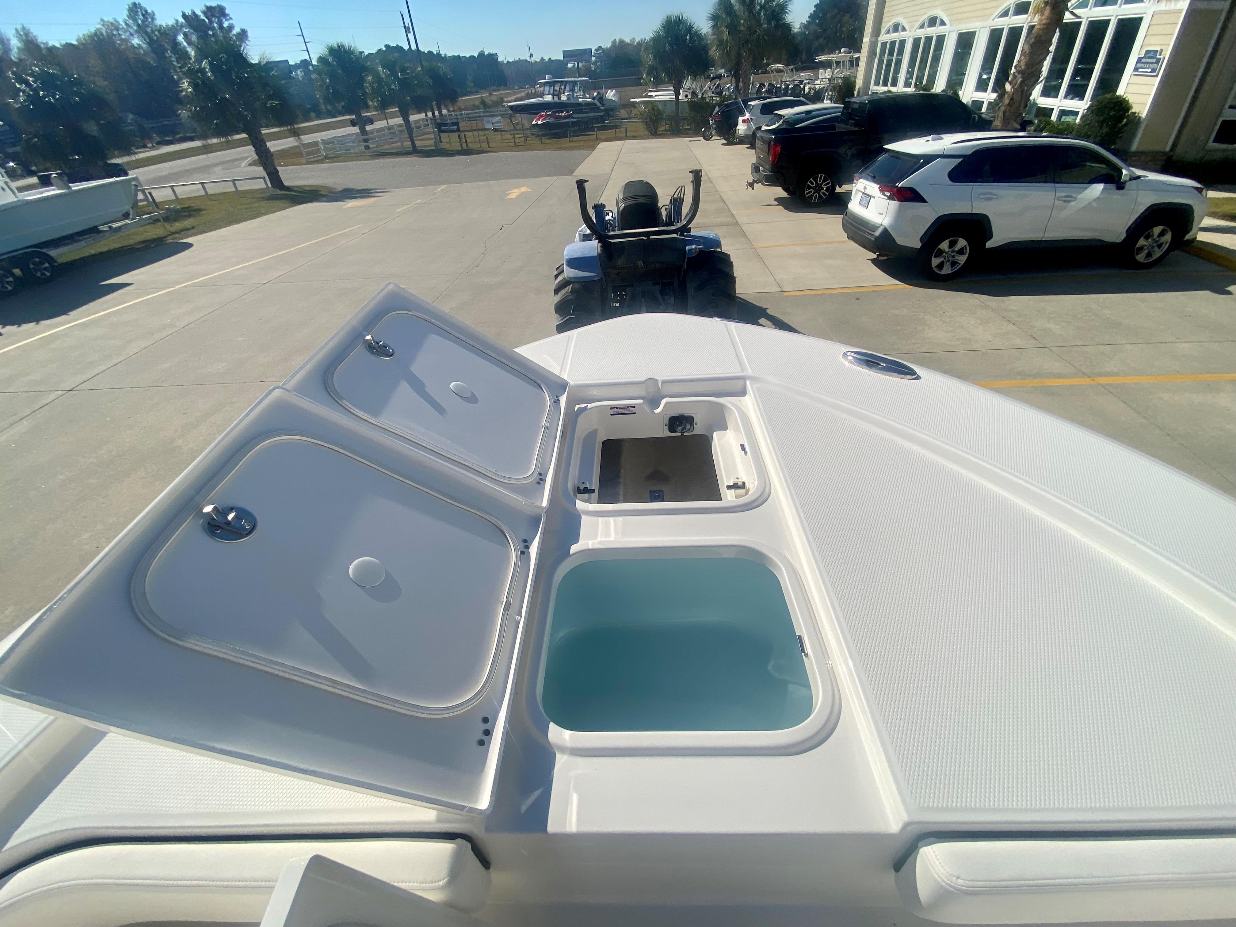 New 2024 Robalo 266 Cayman SkyDeck Boat for Sale | Anglers Marine