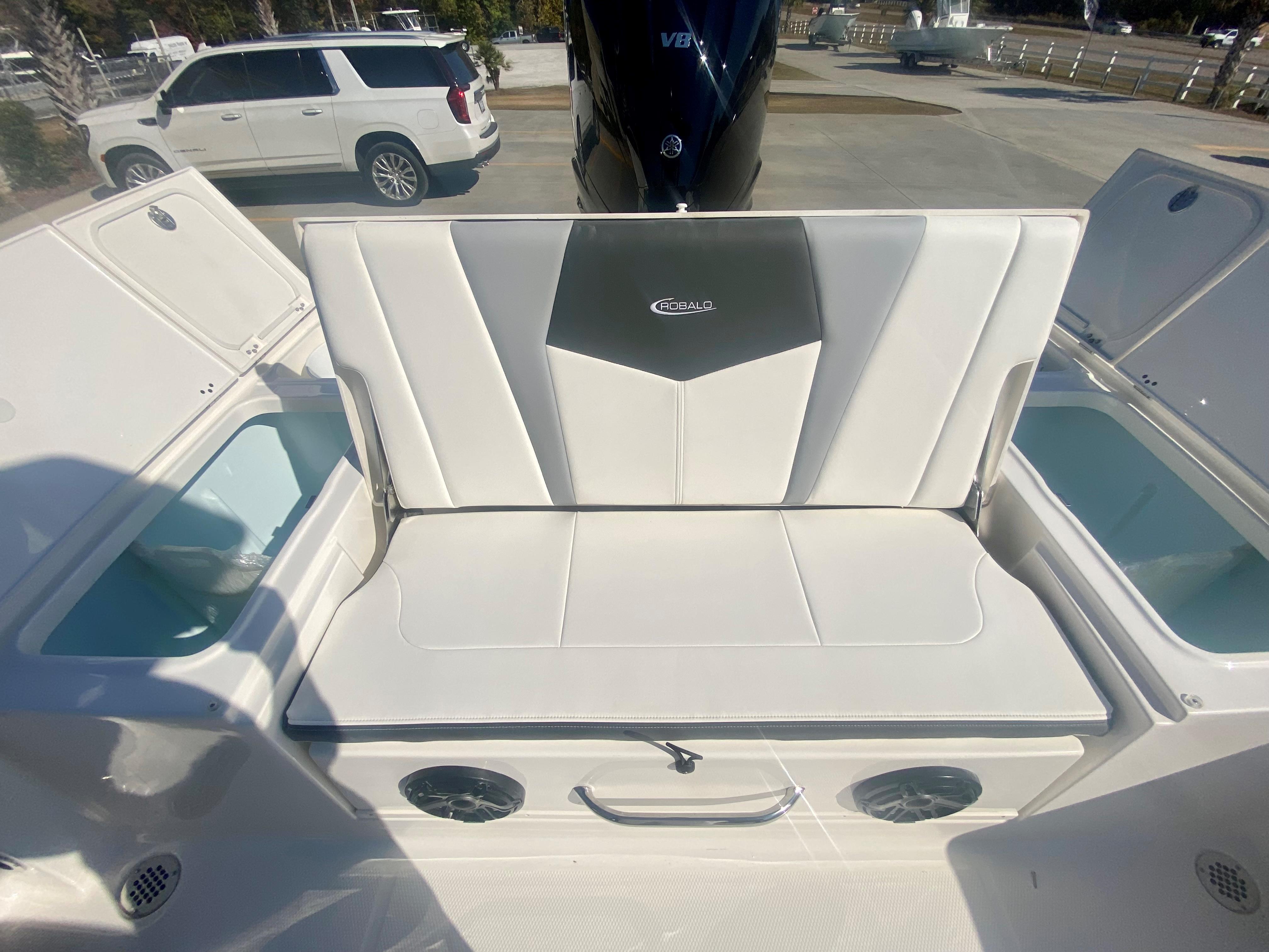 New 2024 Robalo 266 Cayman SkyDeck Boat for Sale | Anglers Marine