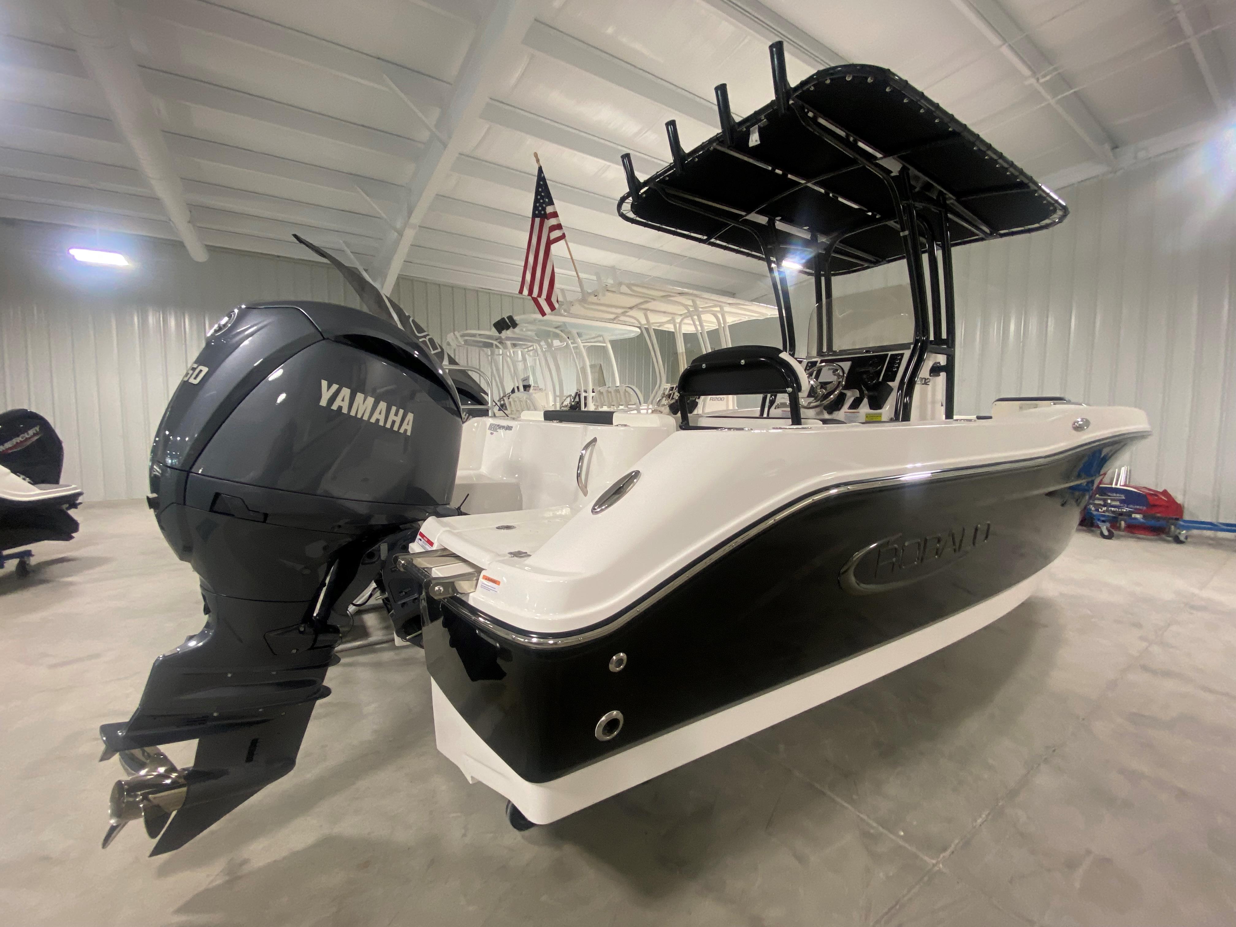 New 2024 Robalo R202 Explorer Deepwater Black Boat for Sale | Anglers ...